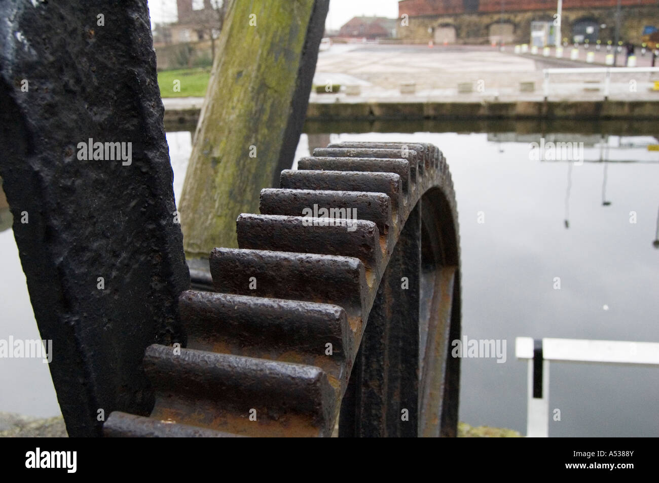 Lock gate gear wheel at the Leeds and Liverpool Canal basin in Leeds ...
