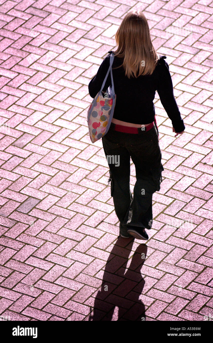 Student arriving university hi-res stock photography and images - Alamy