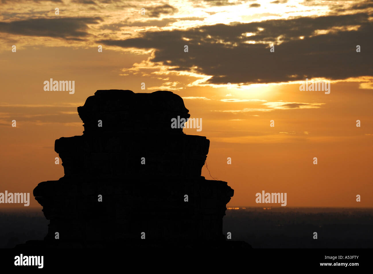 Phnom bakheng hindu buddhist hi-res stock photography and images - Alamy