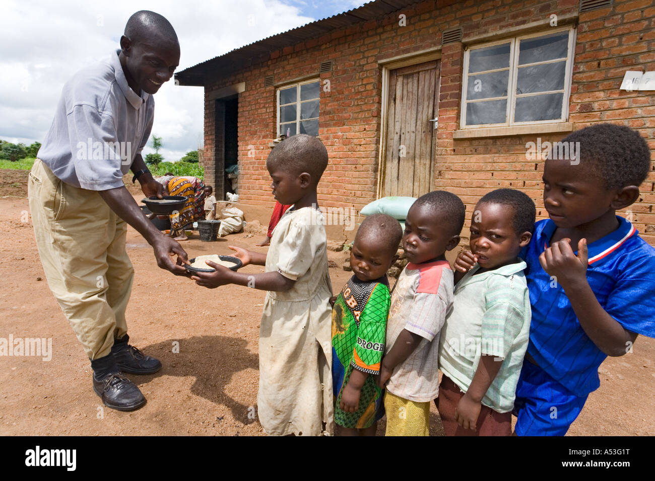 Hungry children hi-res stock photography and images - Alamy