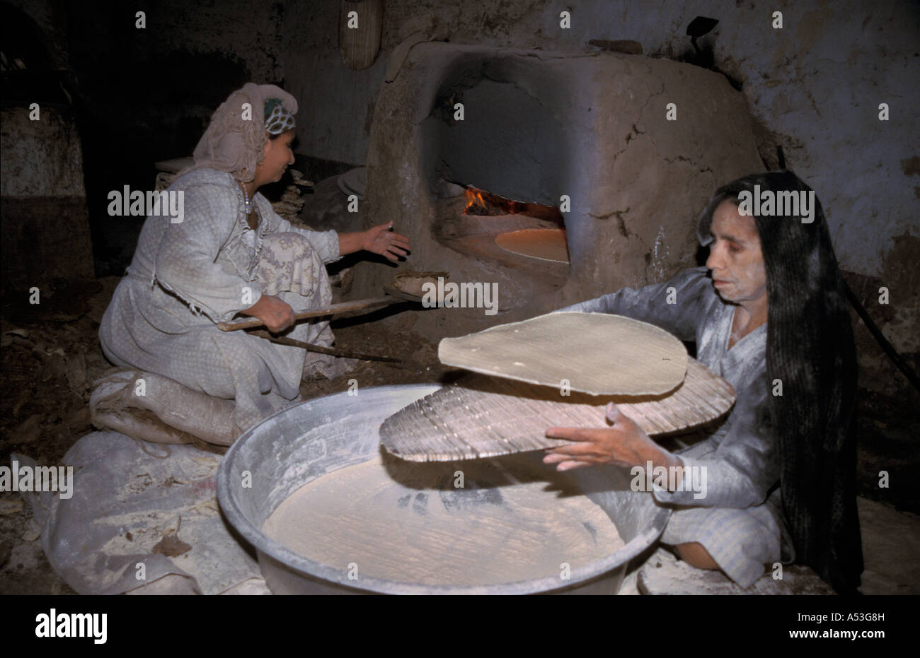 Painet ha0759 5717 egypt women females bakery manhari minya country ...