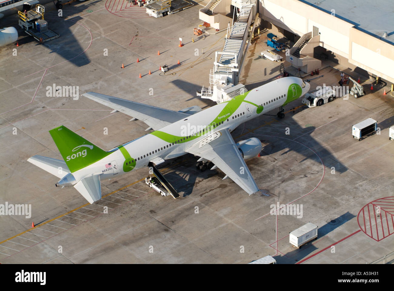 Delta airline jets hi-res stock photography and images - Alamy