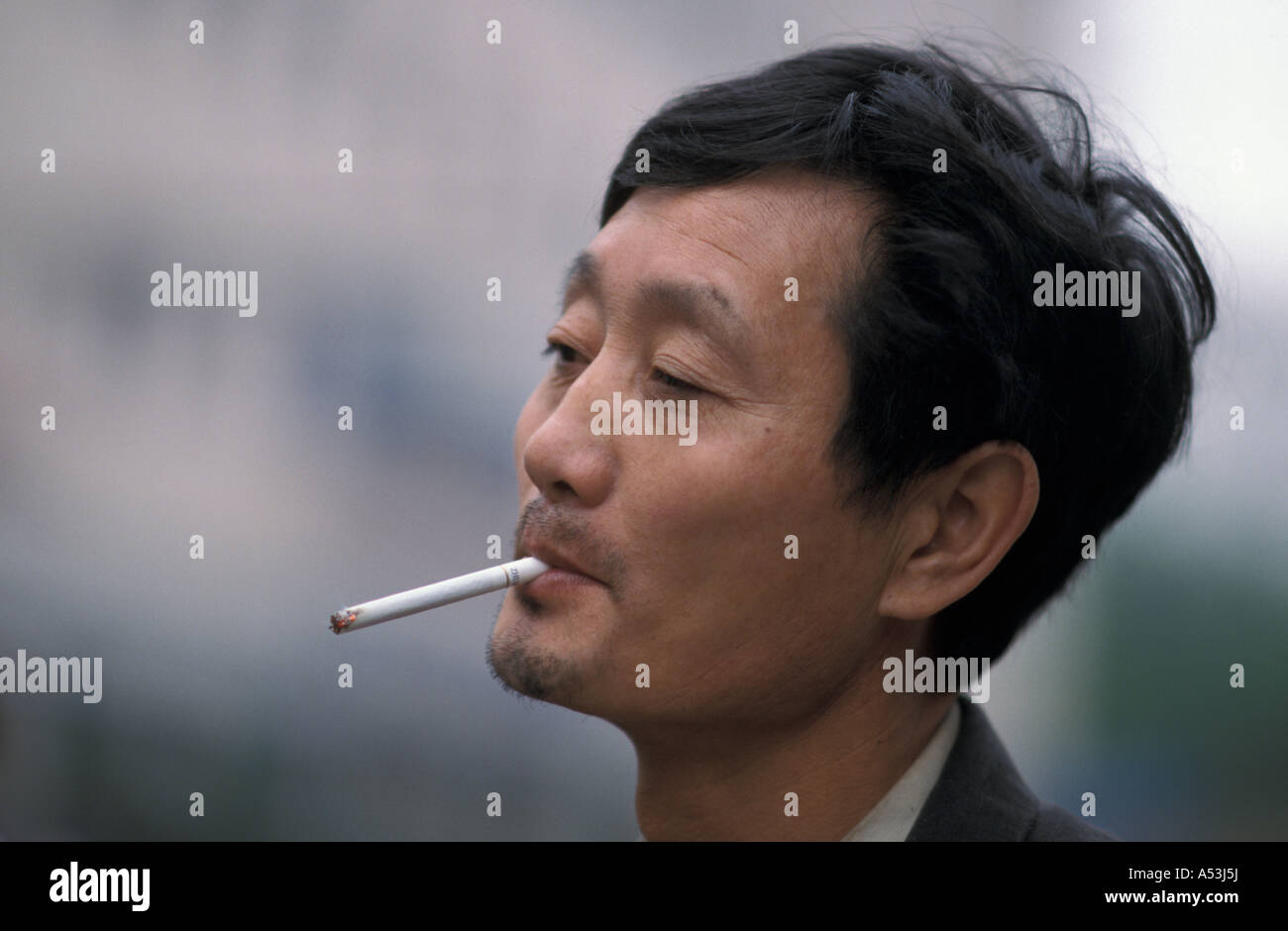 Smoking scenes hi-res stock photography and images - Alamy