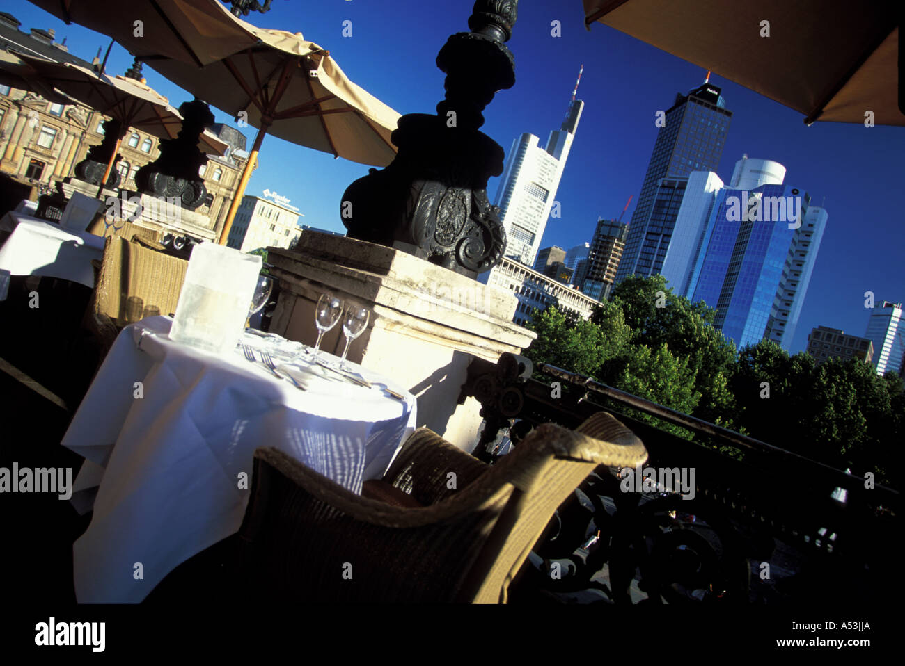 Frankfurt deutschland terrasse restaurant hi-res stock photography and ...
