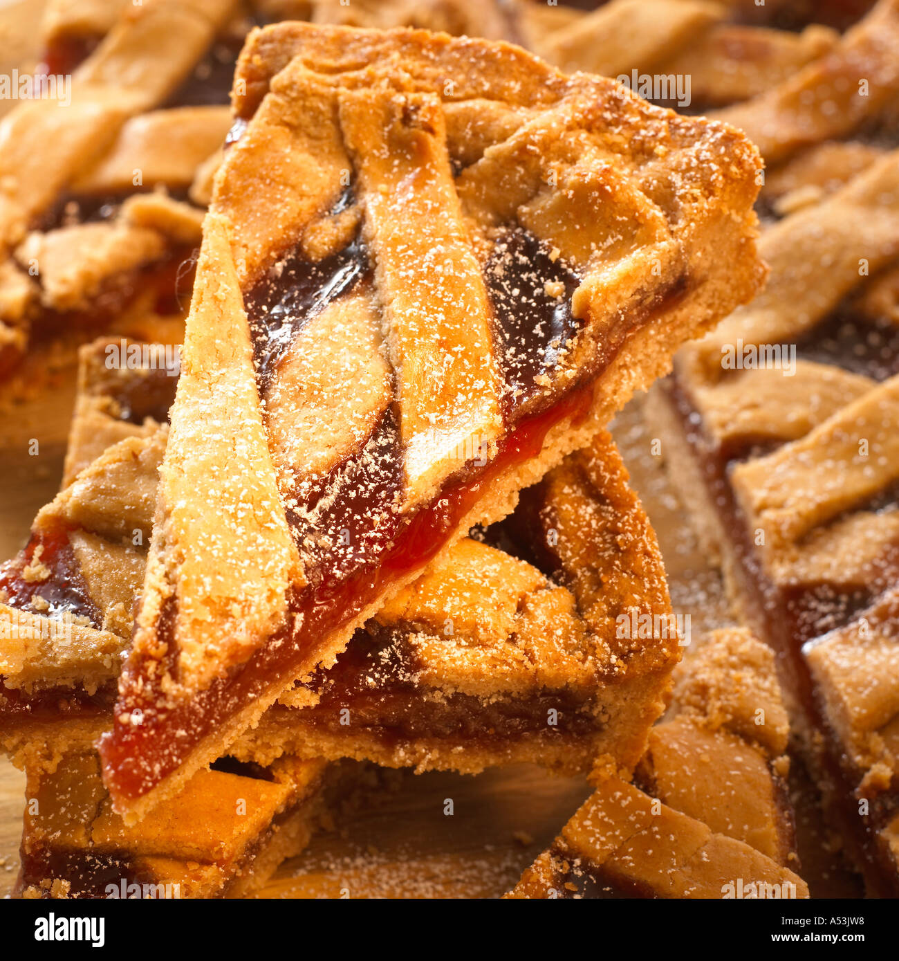 Linzertorte cake hi-res stock photography and images - Alamy