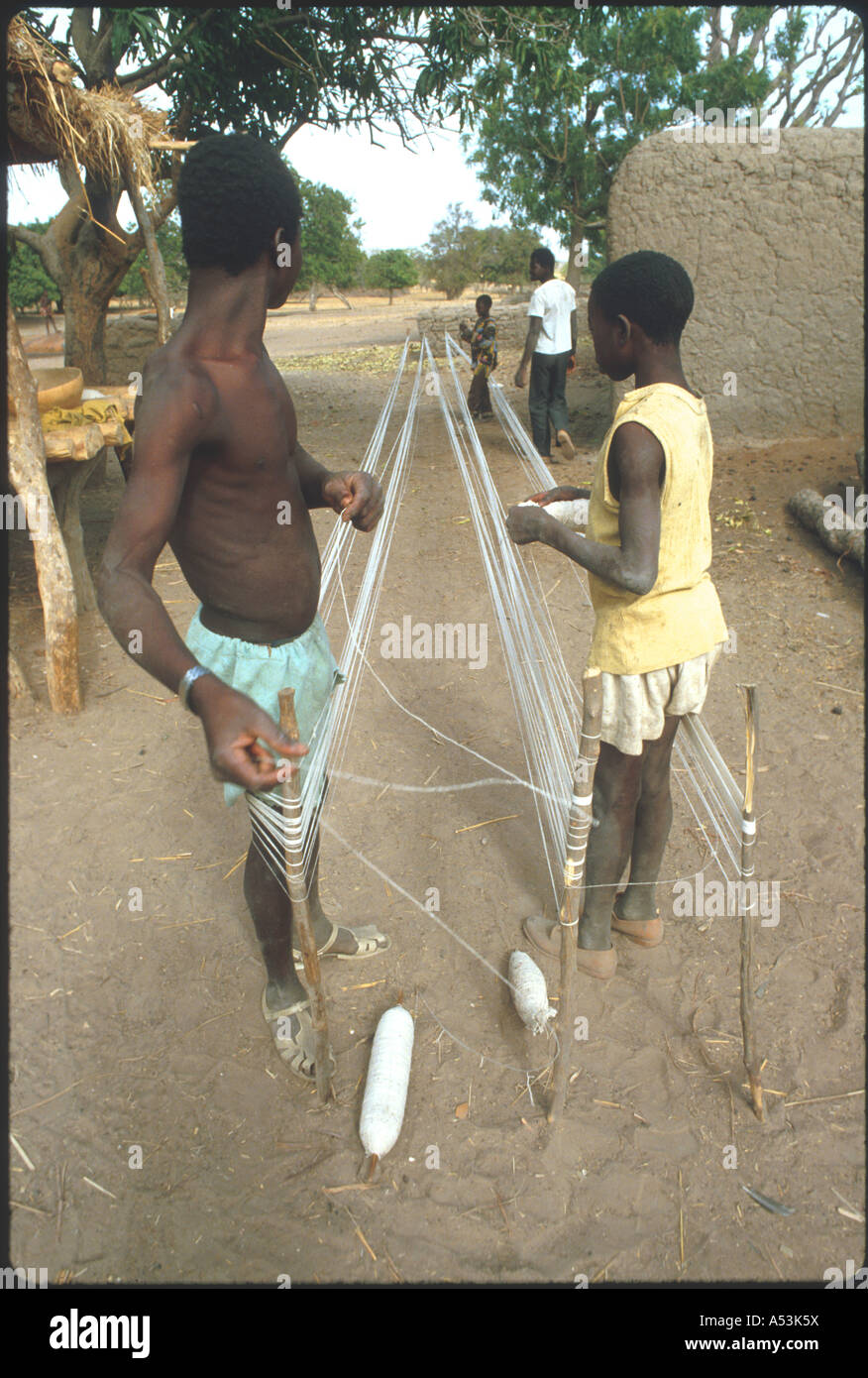 Mali weaving hi-res stock photography and images - Alamy