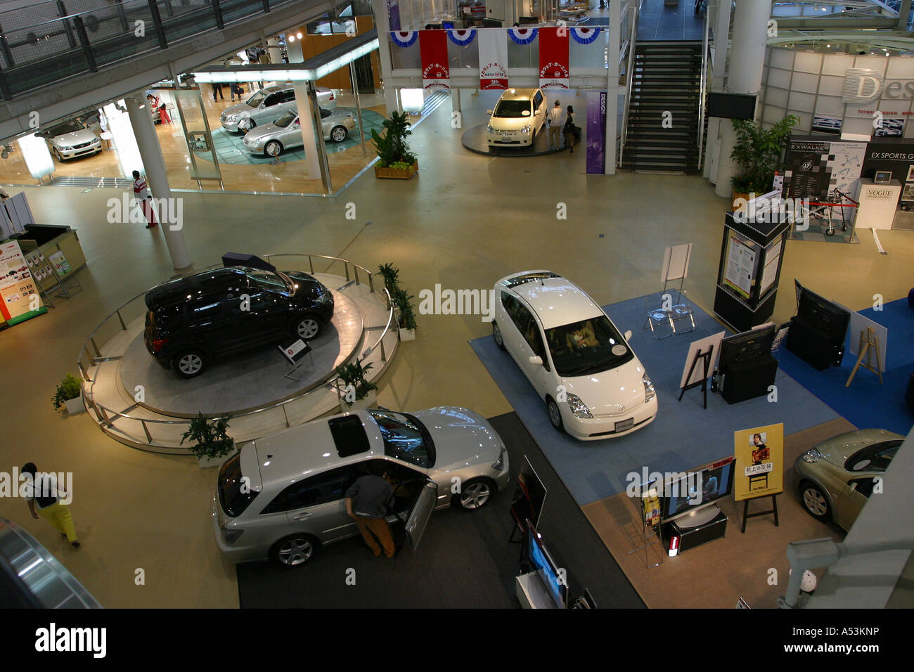 Car show room hi-res stock photography and images - Alamy