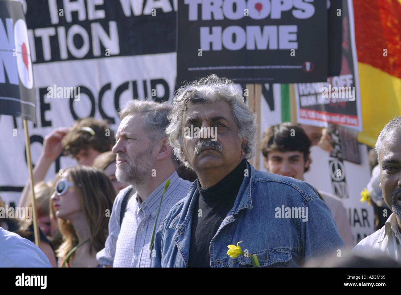 Tariq ali iraq war protest london hi-res stock photography and images ...