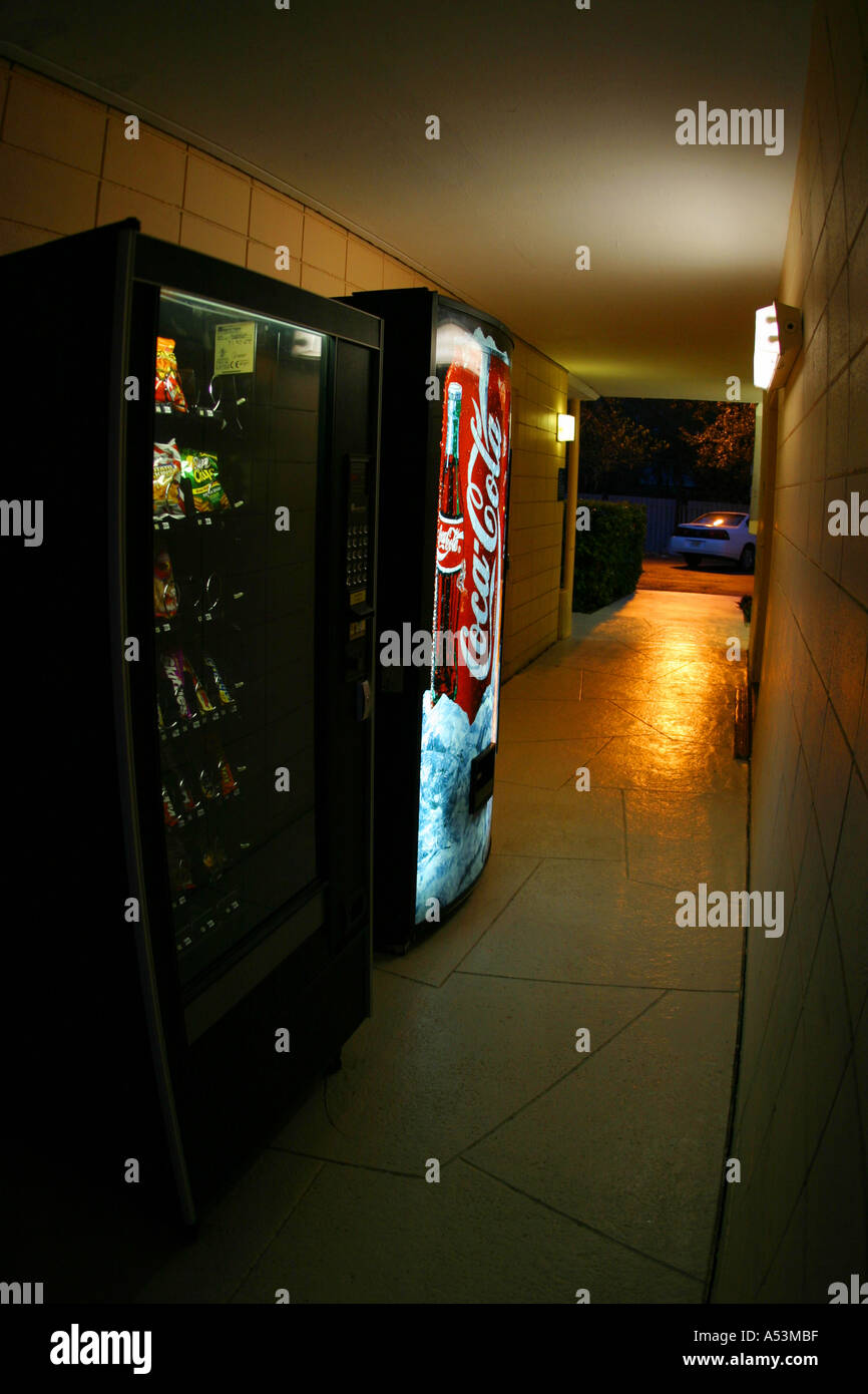 drinks machine american motel Stock Photo - Alamy