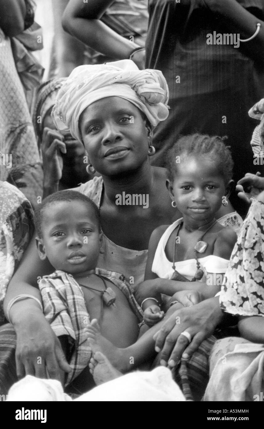 Destitute mother children hi-res stock photography and images - Alamy