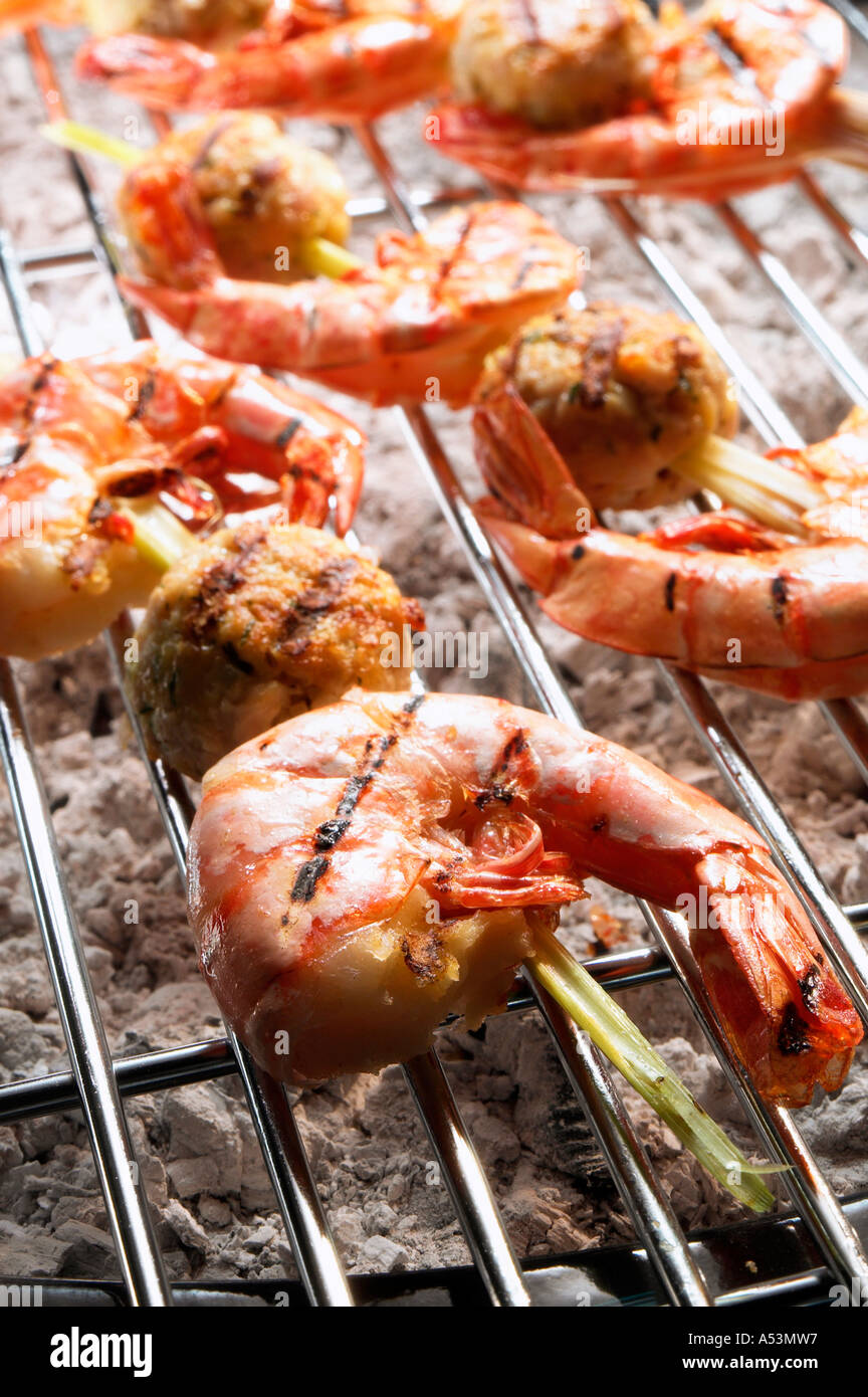 Shrimp kebabs on barbecue rack Stock Photo - Alamy
