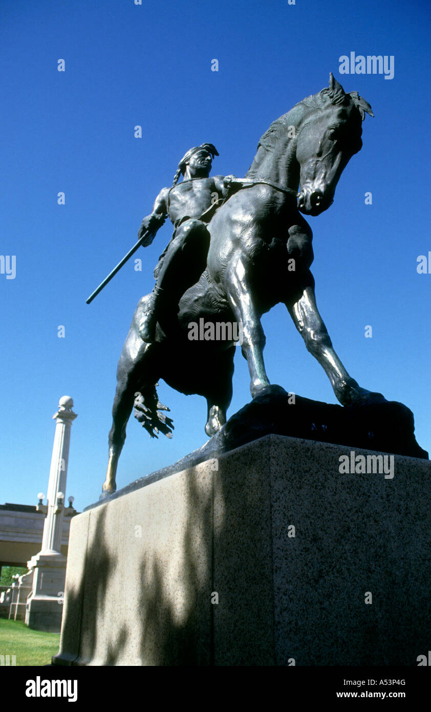 American indian on horse statue hi-res stock photography and images - Alamy