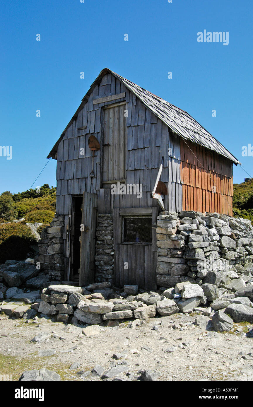 Kitchen Hut in front of Cradle Mountain Overland Track in Cradle ...