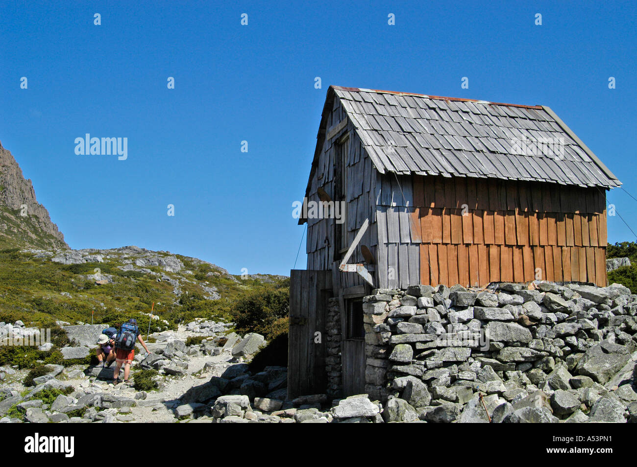 Kitchen Hut in front of Cradle Mountain Overland Track in Cradle ...