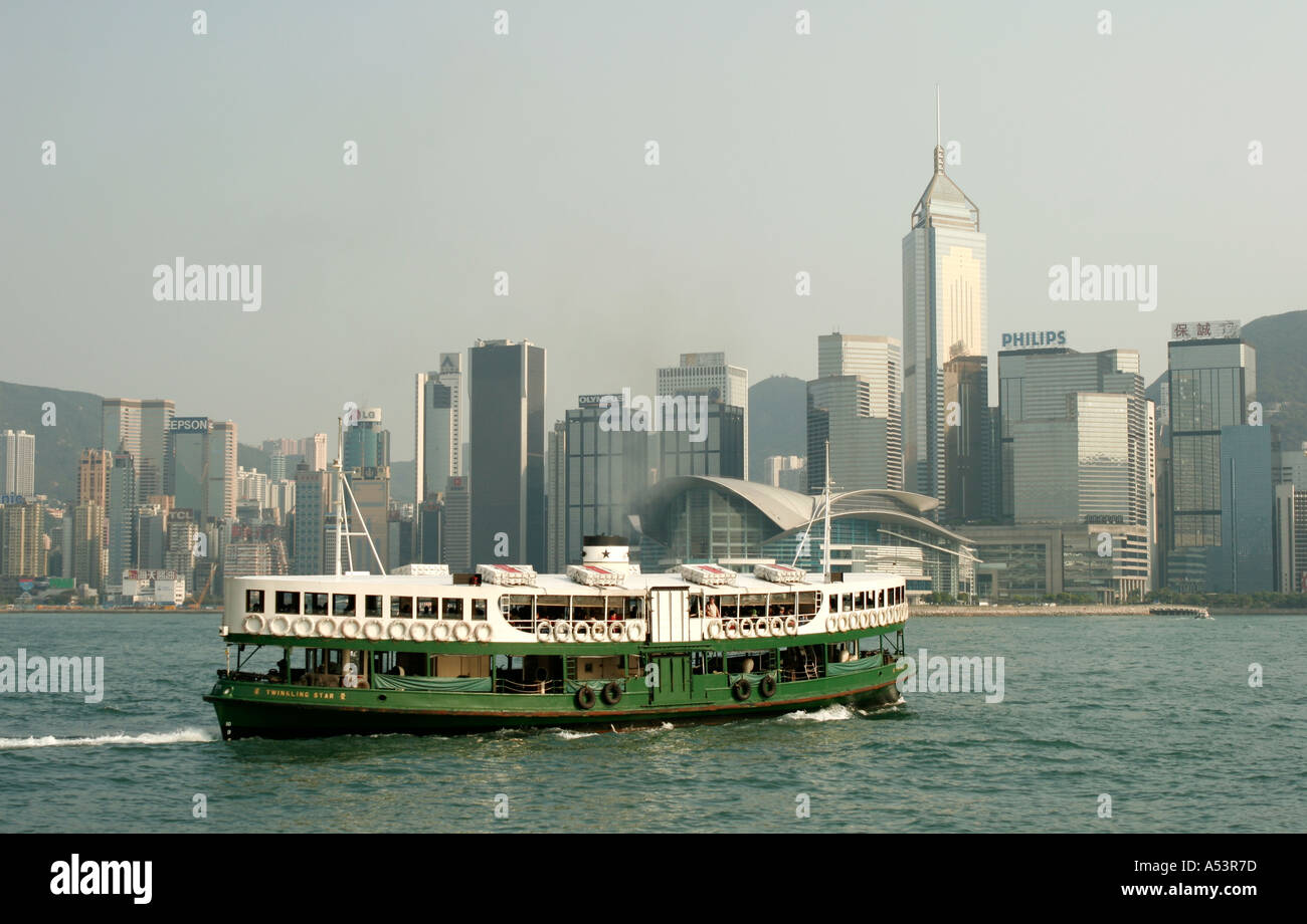 Hong kong harbour junk portrait hi-res stock photography and images - Alamy