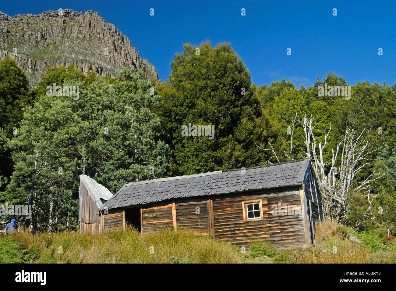 Overland track hut hi-res stock photography and images - Alamy
