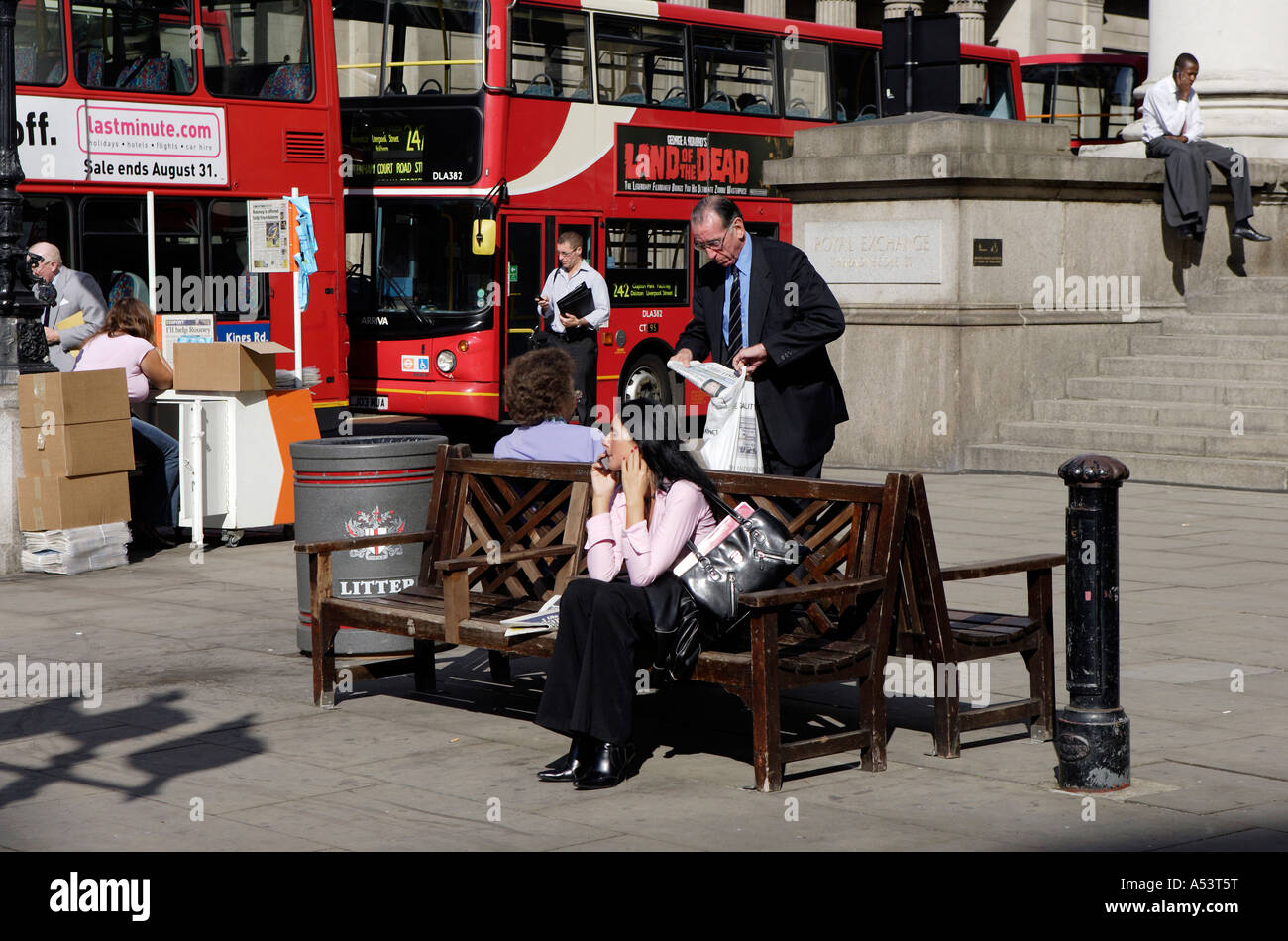Everyday british street scene hi-res stock photography and images - Alamy