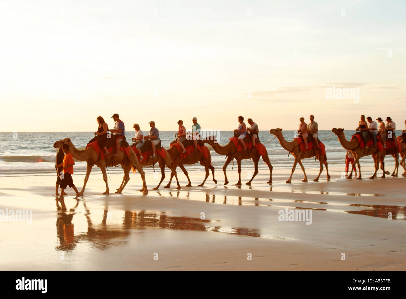 Camel rides australia hi-res stock photography and images - Alamy