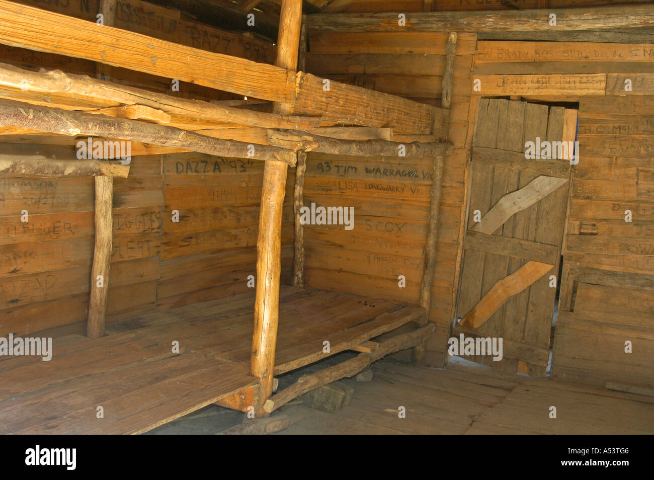 Australia tasmania overland track hut hi-res stock photography and ...