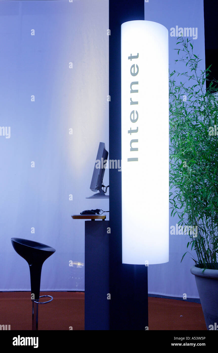 Stand access hi-res stock photography and images - Alamy