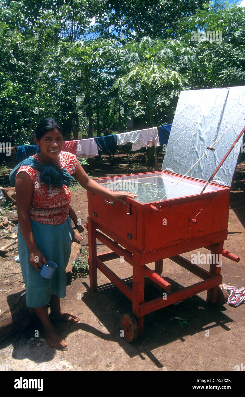 Solar cooker hi-res stock photography and images - Alamy