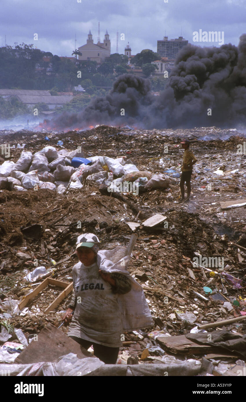 People garbage dump brazil hi-res stock photography and images - Alamy