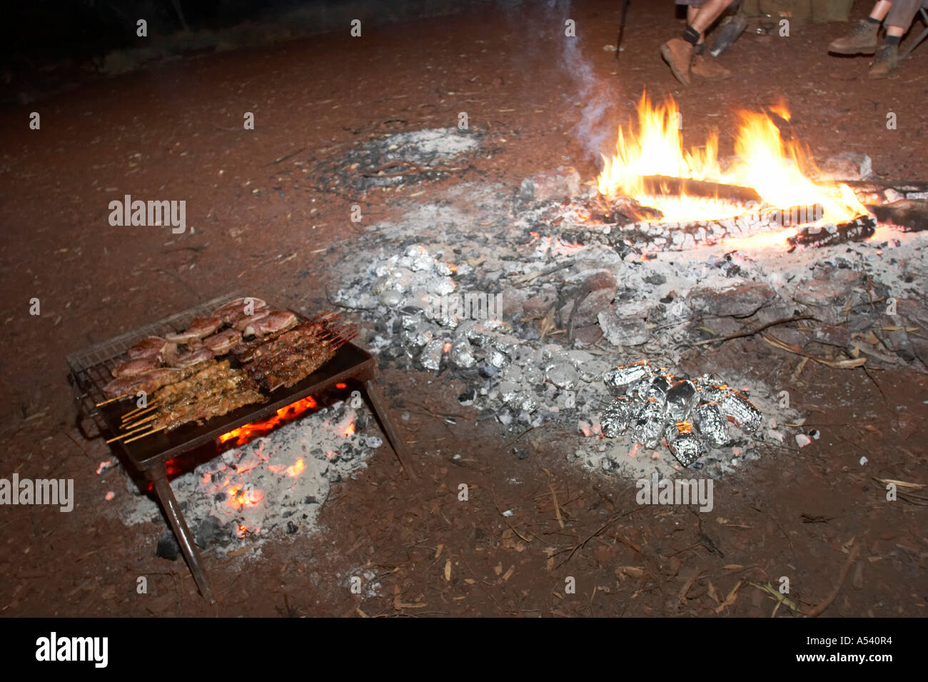 Campfire outback australia hi-res stock photography and images - Alamy