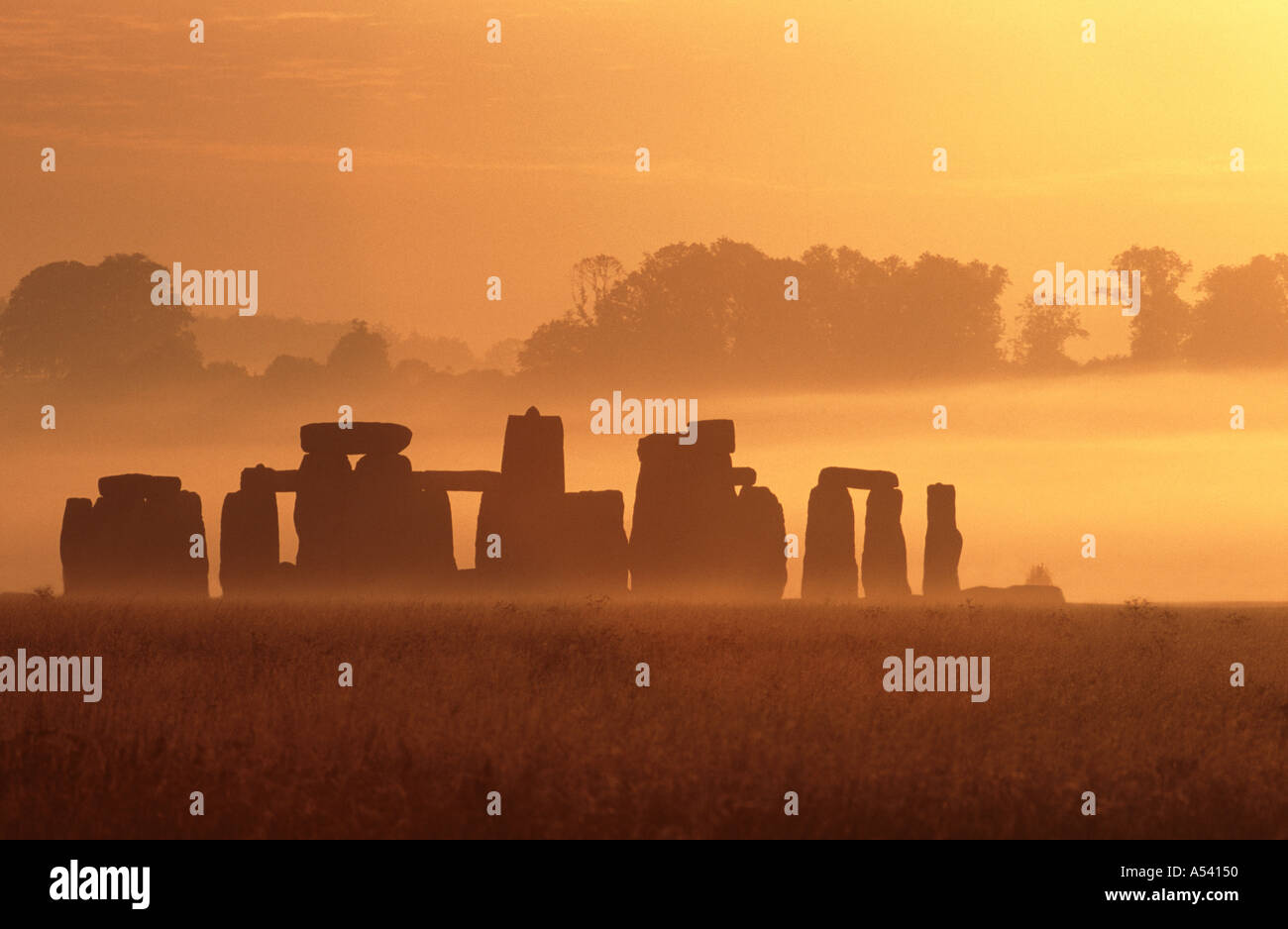 Stonehenge at sunrise hi-res stock photography and images - Alamy