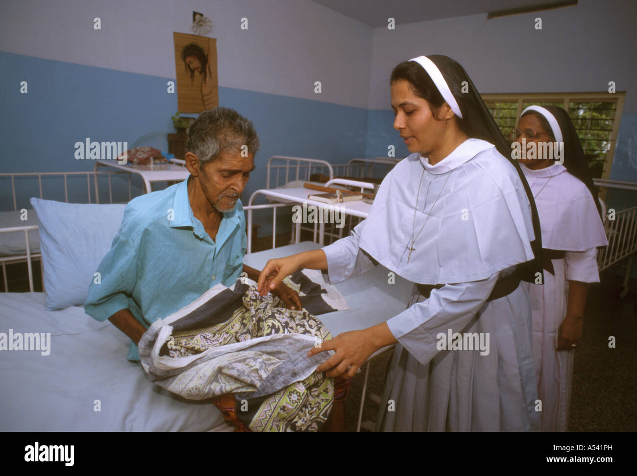 Painet ha2464 5296 nurse patient india health saint josephs hospice for ...
