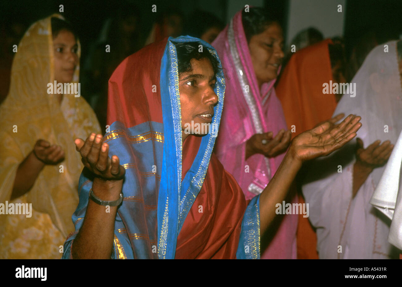 India shawl hi-res stock photography and images - Alamy