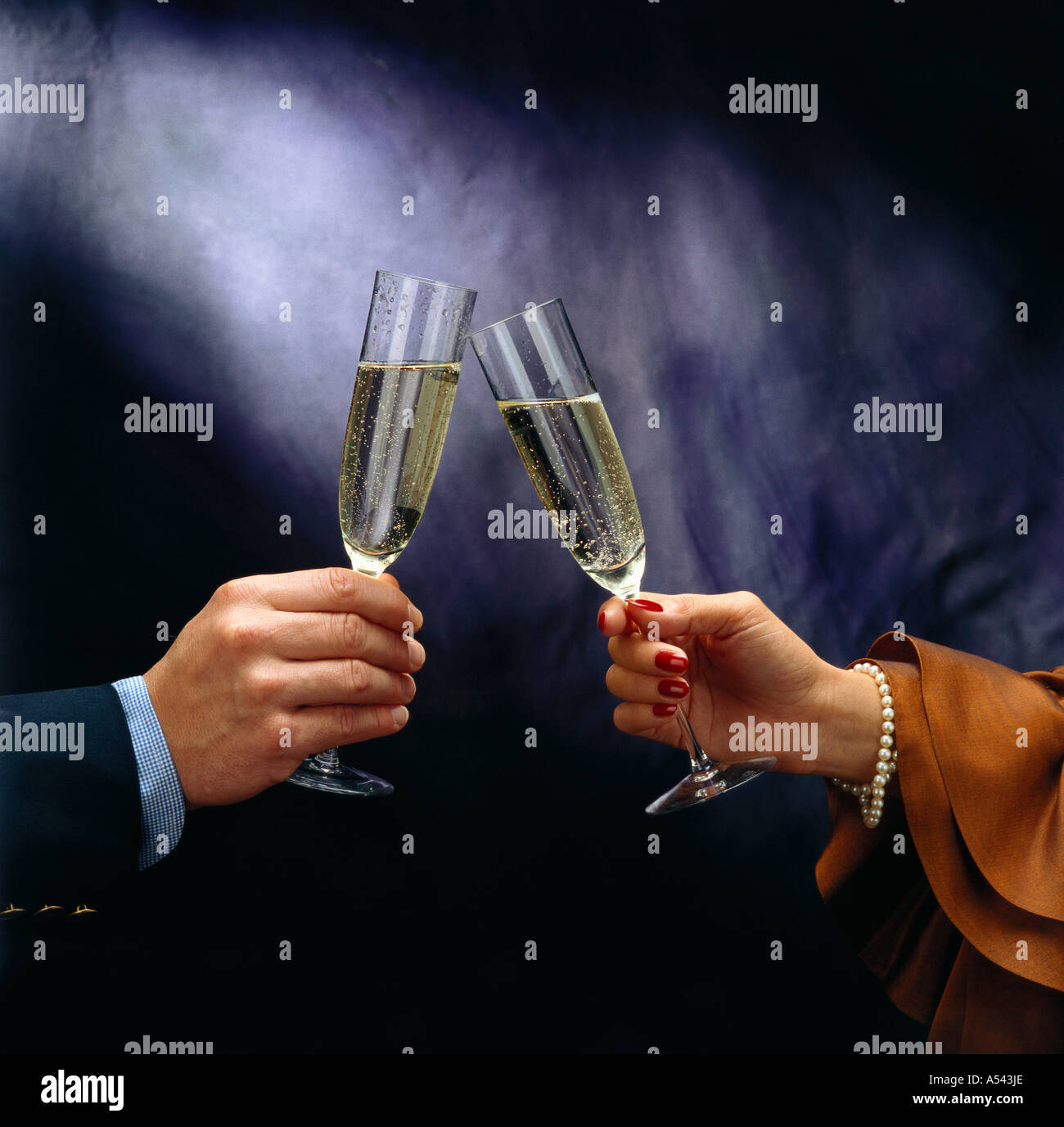 Chinking glass glasses hi-res stock photography and images - Alamy