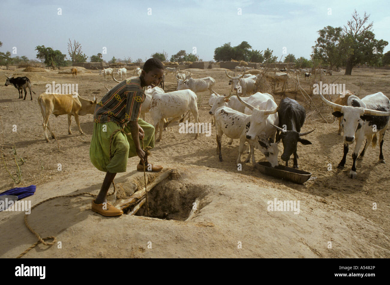 Painet hn1705 3087 mali traditional well kolokani country developing ...