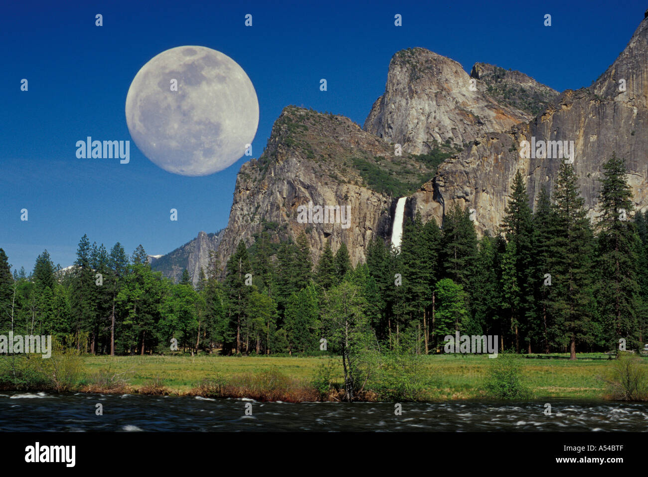 Full moon at Cathedral Rocks and Bridalveil Falls Yosemite Valley ...