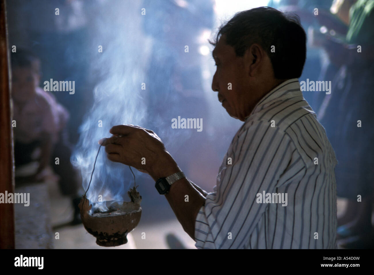 Genuflection catholic hi-res stock photography and images - Alamy