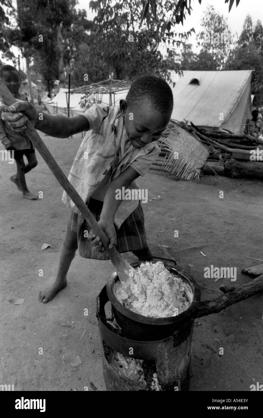 Painet hn1972 571 black and white food hutu refugee burundi cooking ...