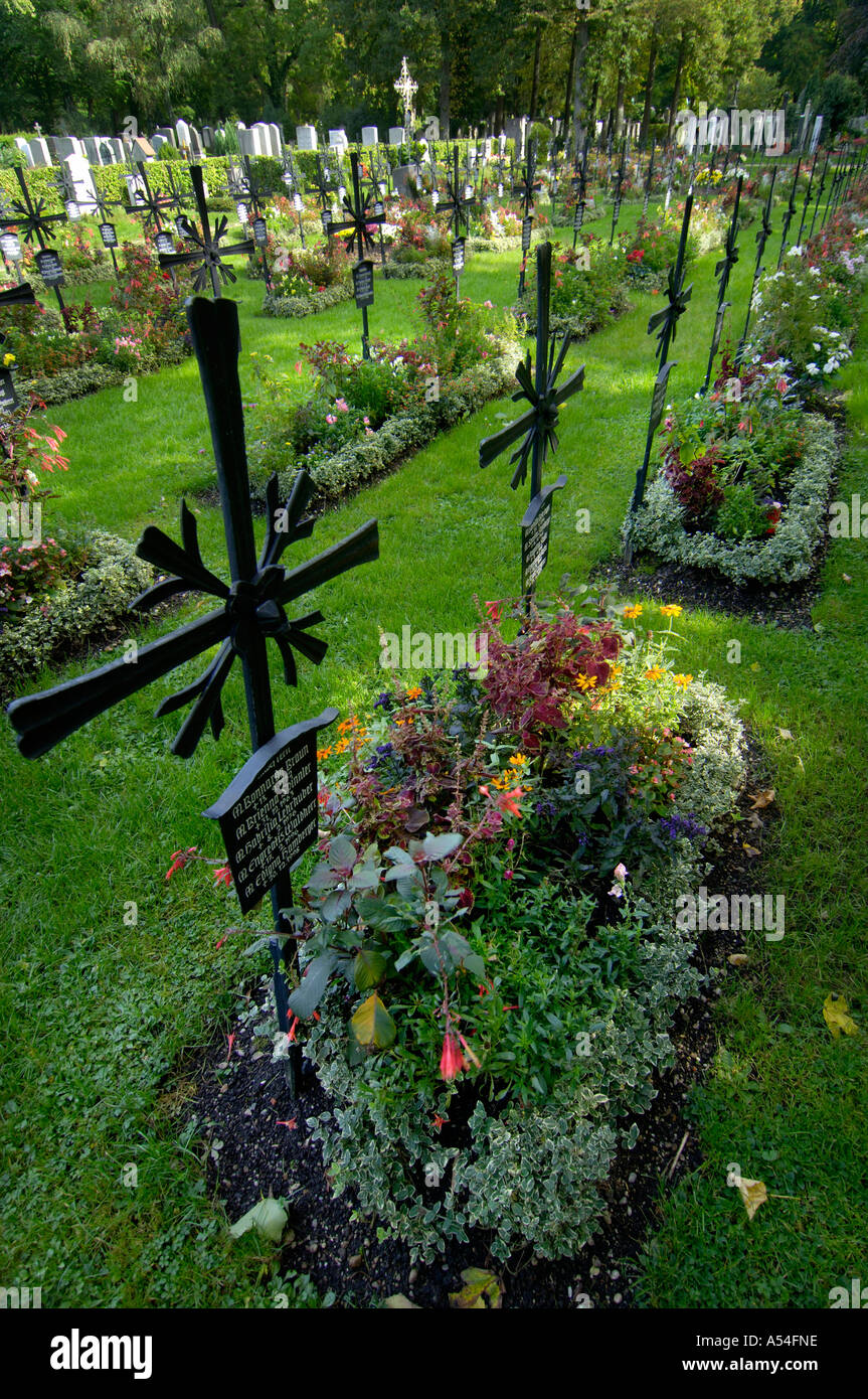 Graves on the East Cemetery in Munich Bavaria Germany Stock Photo - Alamy