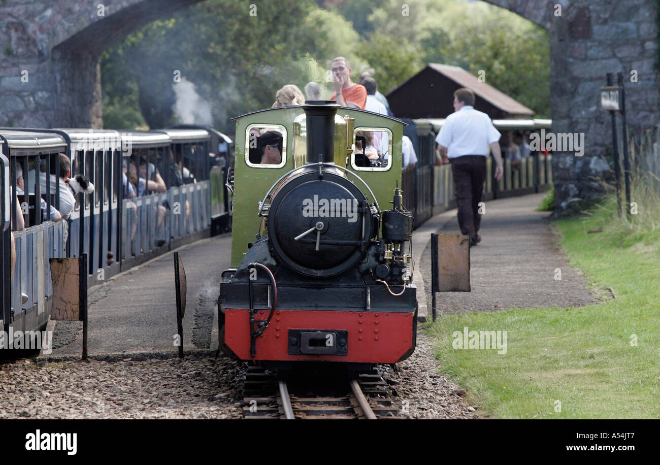 Irton Road, GBR, 20. Aug. 2005 - Train of Ravenglass Railway between ...