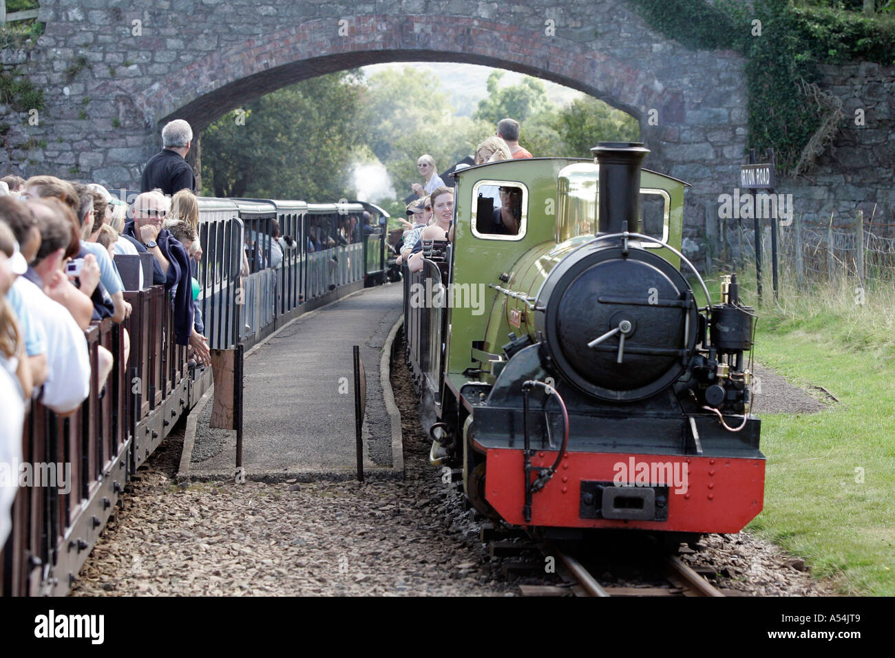 Irton Road, GBR, 20. Aug. 2005 - Train of Ravenglass Railway between ...