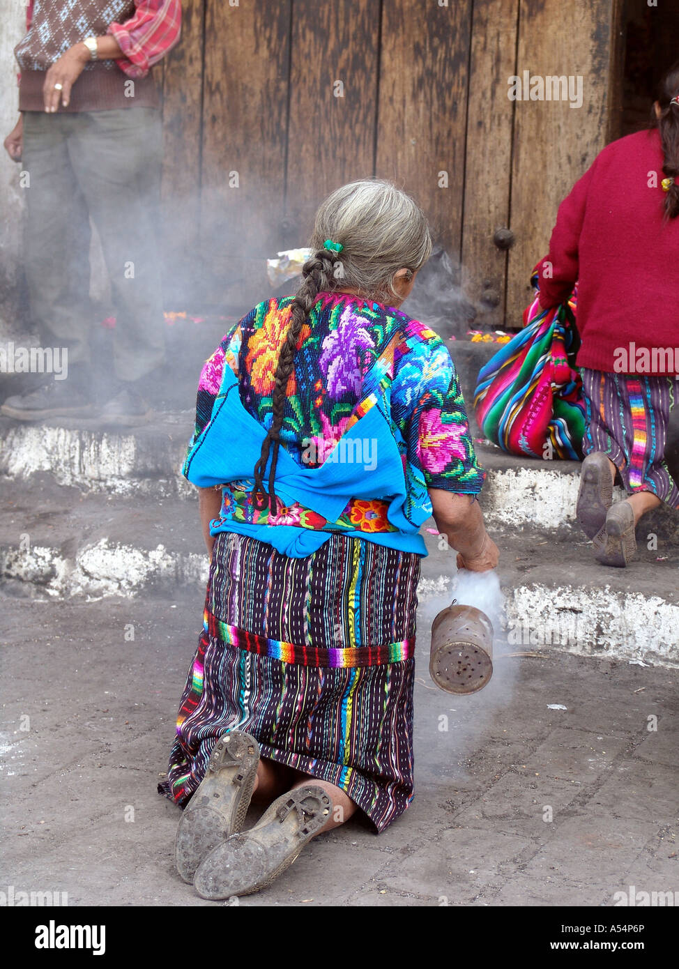 Mayan people praying hi-res stock photography and images - Alamy