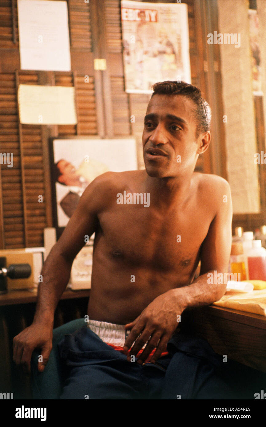 Sammy davis jnr 1968 hi-res stock photography and images - Alamy