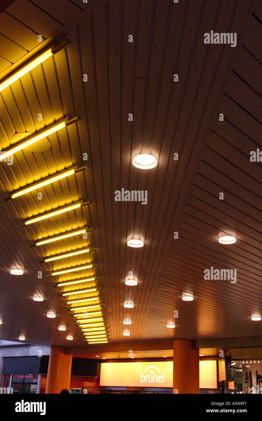 Fluorescent strip lighting hi-res stock photography and images - Alamy