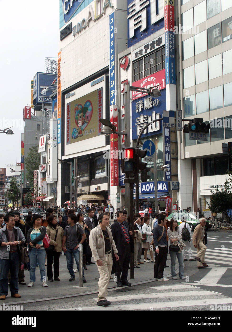 Painet ip2139 japan street scene shinjuku tokyo 2003 country developing ...