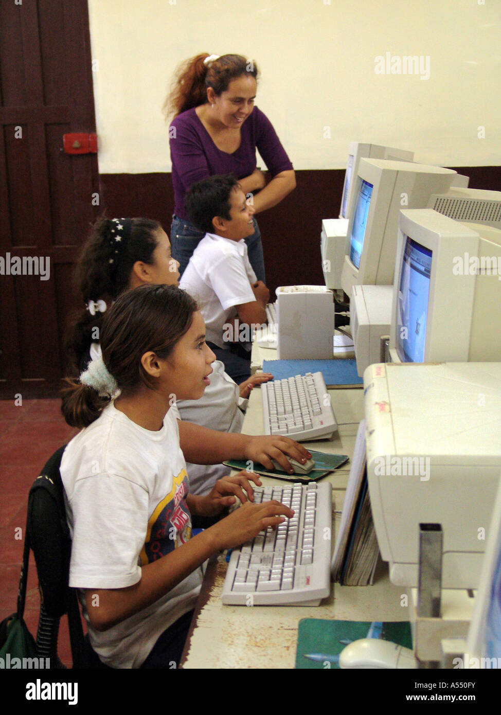 Painet ip2277 nicaragua children computers school managua country ...
