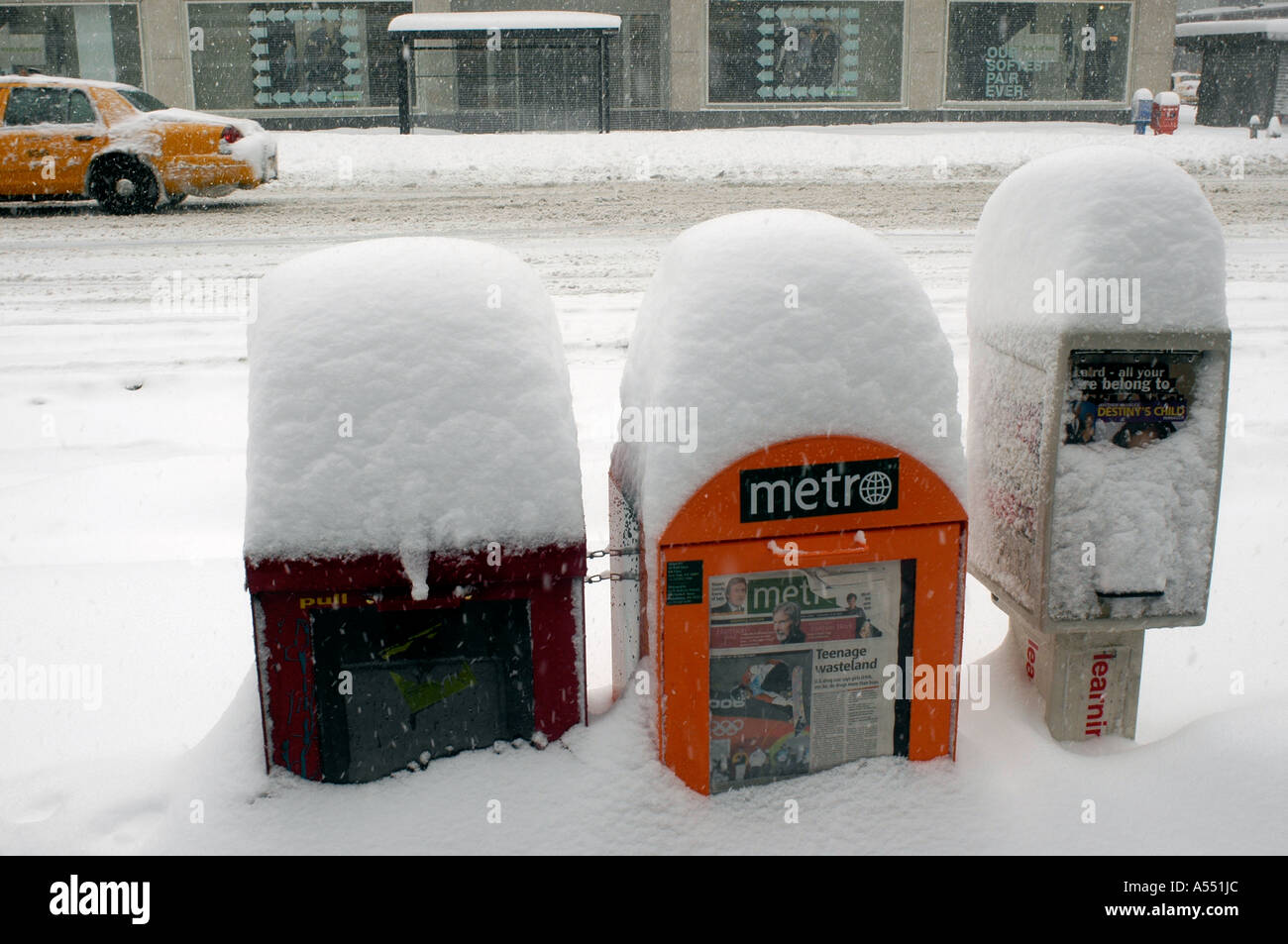 Newspaper boxes dog hi-res stock photography and images - Alamy