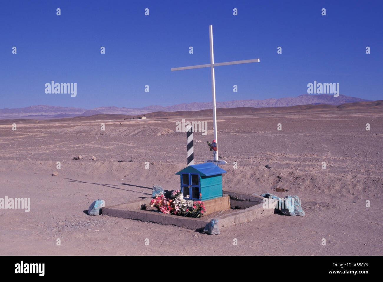 Cross at roadside Chile Stock Photo - Alamy