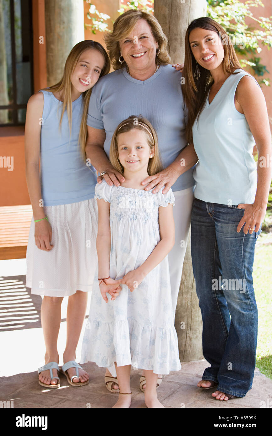 Four female family members hi-res stock photography and images - Alamy