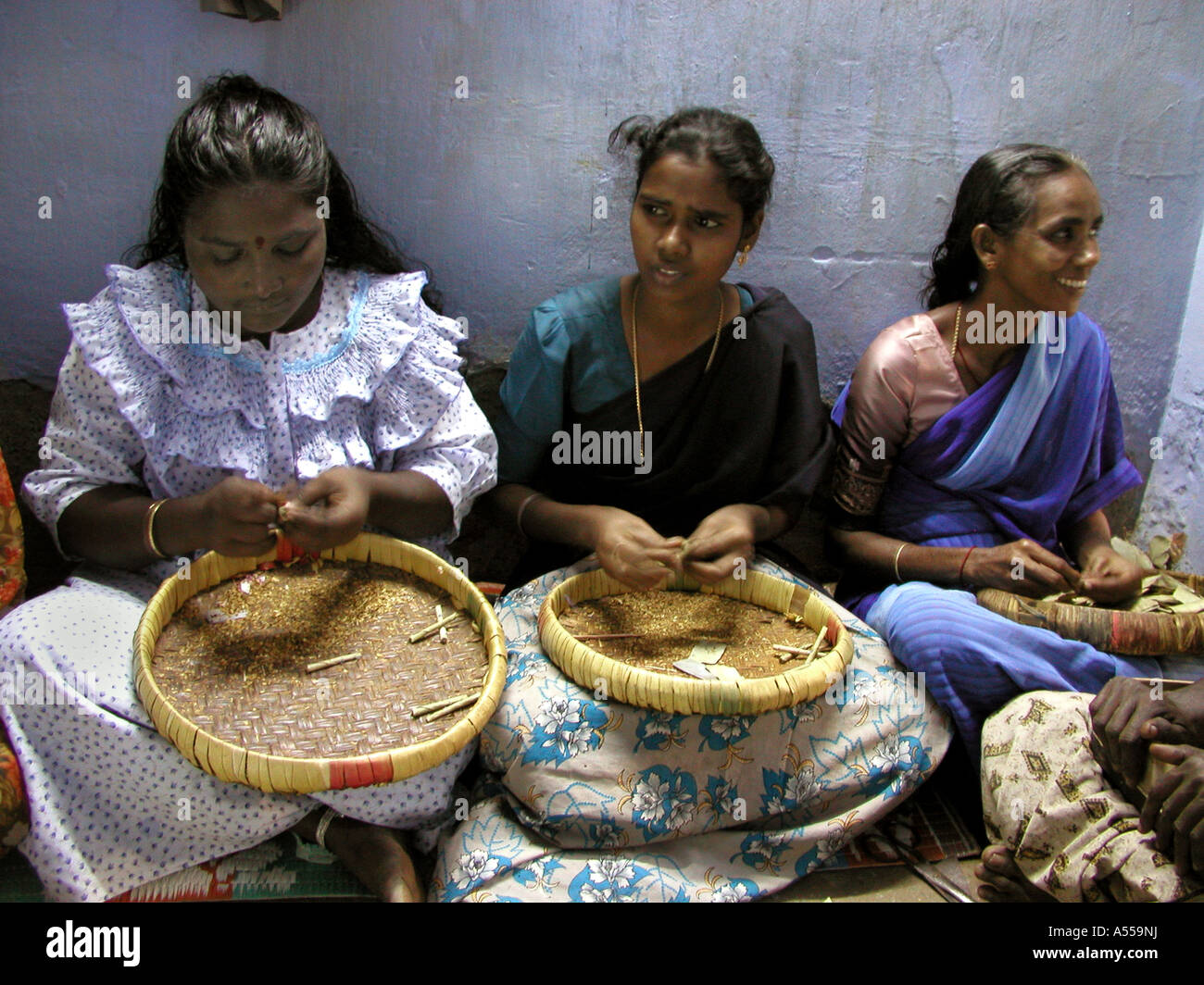 Cigarette makers hi-res stock photography and images - Alamy