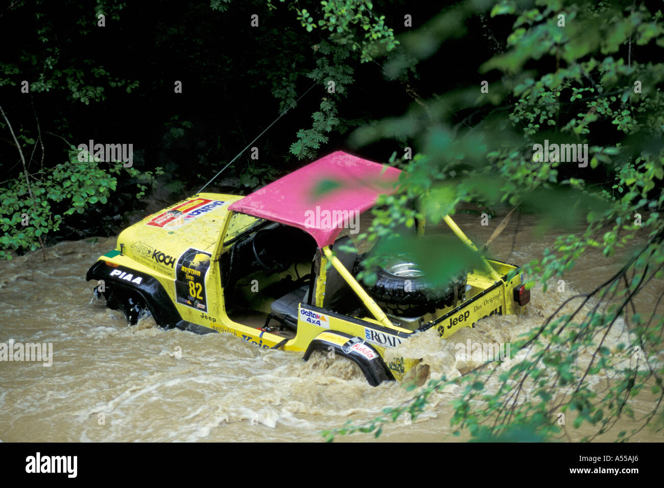 Cars stuck in water hi-res stock photography and images - Alamy