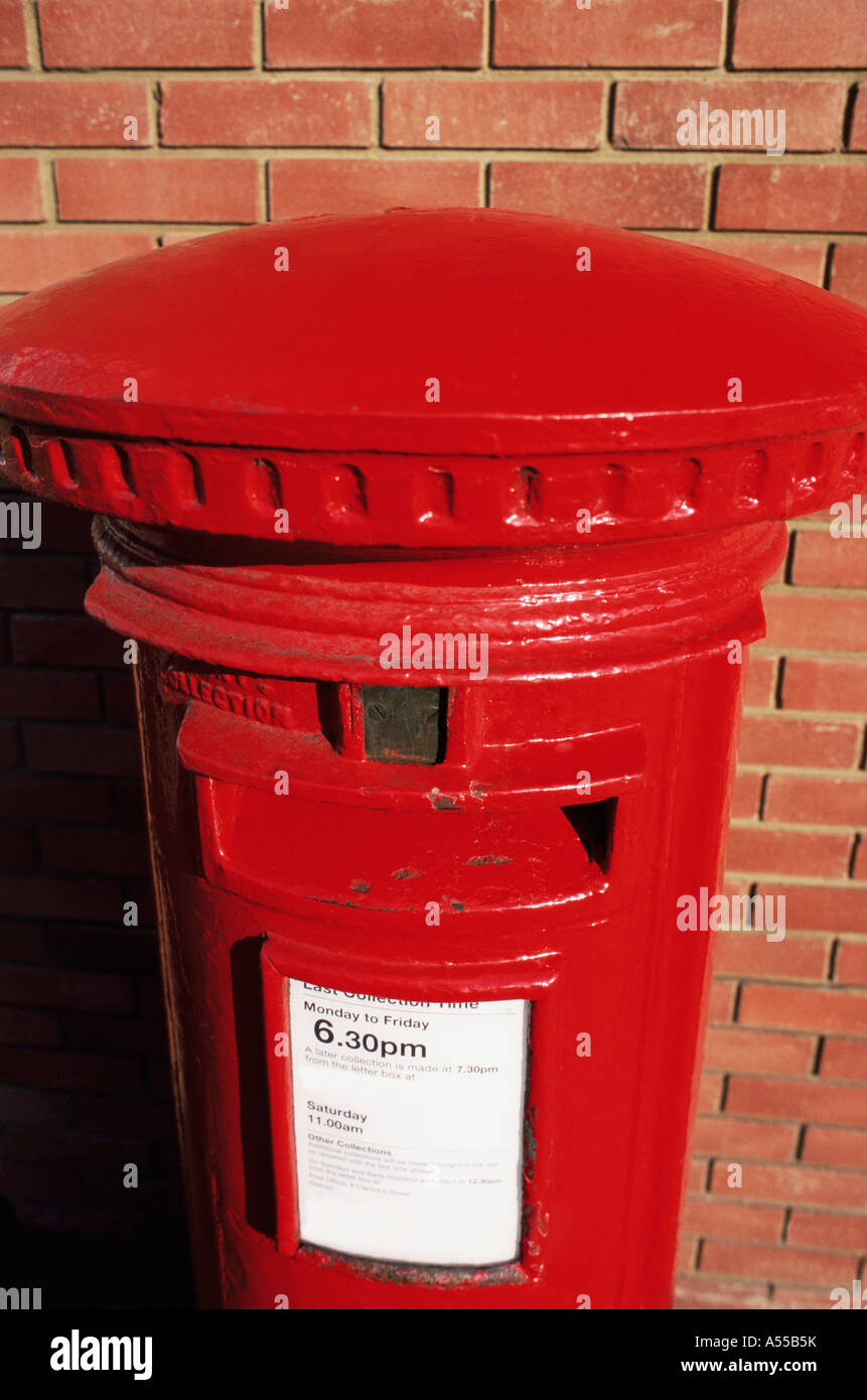 Red color post box hi-res stock photography and images - Alamy