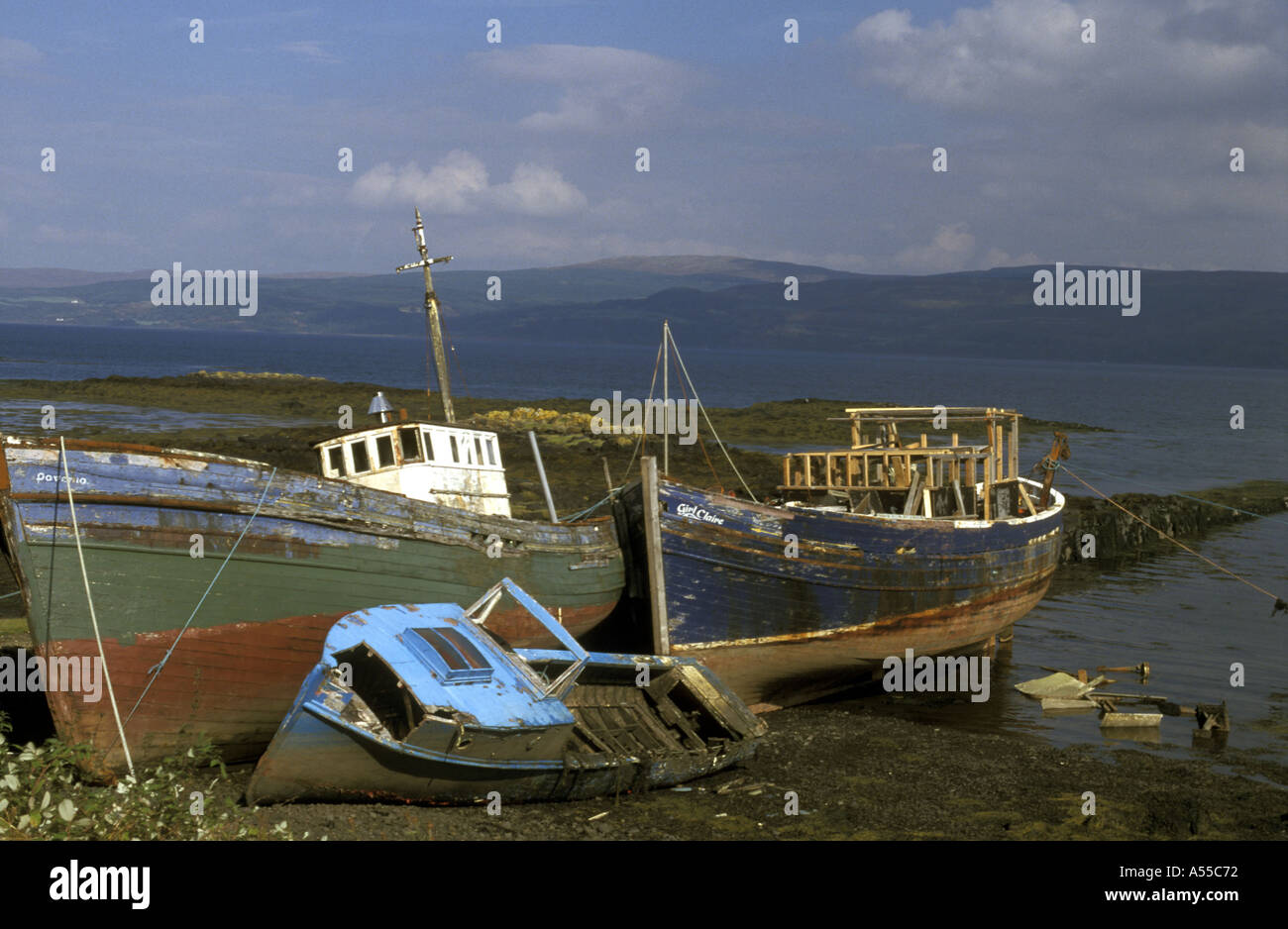 BOATS BEACHED NEAR SALEN ISLE OF MULL SCOTLAND Stock Photo - Alamy